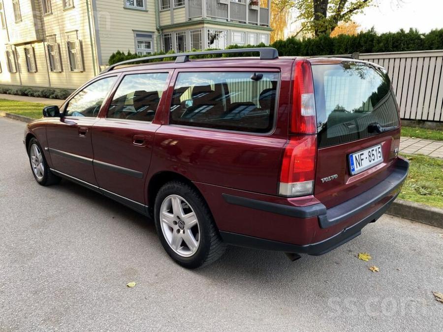 Sarkans Volvo V70 2004 Rīga, ar dzinēja tilpumu 2.40 L un nobraukumu 306 tūkst. km par 2900 €, foto 4 vietnē AUTOMOTO.COM.LV
