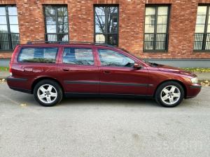 Sarkans Volvo V70 2004 Rīga, ar dzinēja tilpumu 2.40 L un nobraukumu 306 tūkst. km par 2900 €, foto 6 vietnē AUTOMOTO.COM.LV