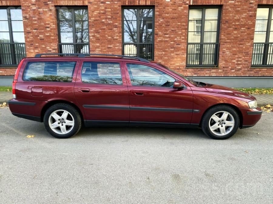 Sarkans Volvo V70 2004 Rīga, ar dzinēja tilpumu 2.40 L un nobraukumu 306 tūkst. km par 2900 €, foto 6 vietnē AUTOMOTO.COM.LV