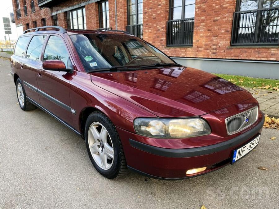 Sarkans Volvo V70 2004 Rīga, ar dzinēja tilpumu 2.40 L un nobraukumu 306 tūkst. km par 2900 €, foto 7 vietnē AUTOMOTO.COM.LV