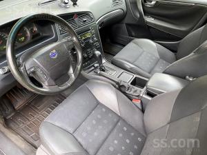Sarkans Volvo V70 2004 Rīga, ar dzinēja tilpumu 2.40 L un nobraukumu 306 tūkst. km par 2900 €, foto 8 vietnē AUTOMOTO.COM.LV