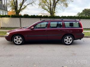 Sarkans Volvo V70 2004 Rīga, ar dzinēja tilpumu 2.40 L un nobraukumu 306 tūkst. km par 2900 €, foto 3 vietnē AUTOMOTO.COM.LV