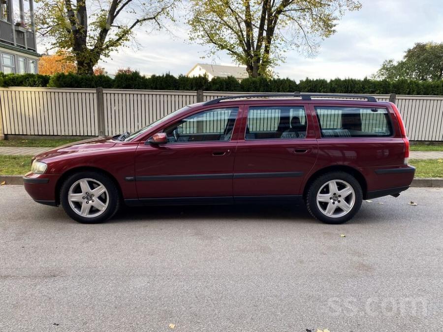 Sarkans Volvo V70 2004 Rīga, ar dzinēja tilpumu 2.40 L un nobraukumu 306 tūkst. km par 2900 €, foto 3 vietnē AUTOMOTO.COM.LV