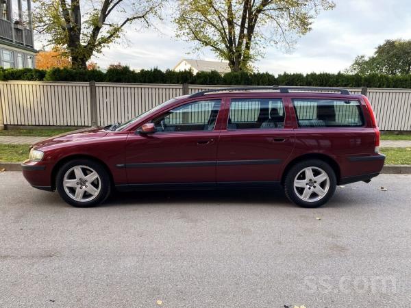 Volvo V70 2004 Rīga vietnē Sarkans Volvo V70 2004 Rīga, ar dzinēja tilpumu 2.40 L un nobraukumu 306 tūkst. km par 2800 €, foto 6 vietnē AUTOMOTO.COM.LV