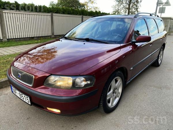 Volvo V70 2004 Rīga vietnē Sarkans Volvo V70 2004 Rīga, ar dzinēja tilpumu 2.40 L un nobraukumu 306 tūkst. km par 2800 €, foto 7 vietnē AUTOMOTO.COM.LV