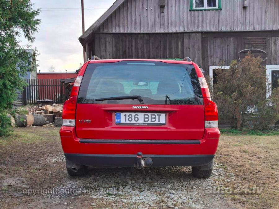 Sarkans Volvo V70 2005 Tallina, ar dzinēja tilpumu 2.40 L un nobraukumu 221 tūkst. km par 4950 €, foto 6 vietnē AUTOMOTO.COM.LV