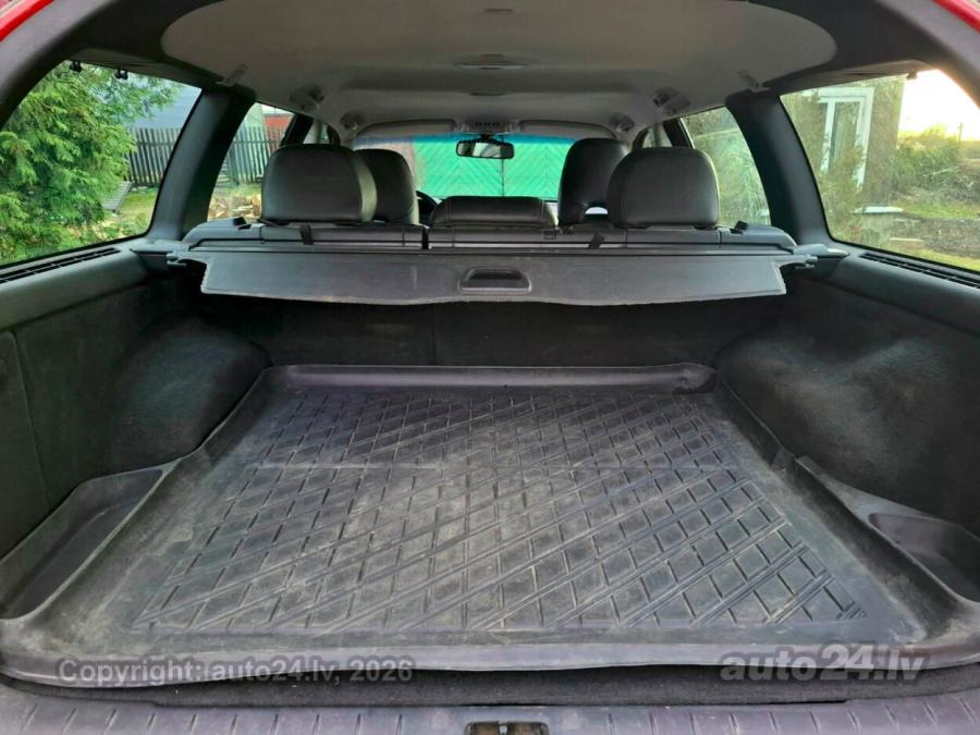 Sarkans Volvo V70 2005 Tallina, ar dzinēja tilpumu 2.40 L un nobraukumu 221 tūkst. km par 4950 €, foto 14 vietnē AUTOMOTO.COM.LV