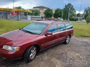 Red Volvo V70 2005 in Daugavpils, with an engine capacity of 2.40 L and mileage of 308 thousand km for 1300 €, photo 3 on AUTOMOTO.COM.LV