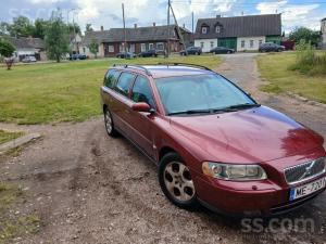 Red Volvo V70 2005 in Daugavpils, with an engine capacity of 2.40 L and mileage of 308 thousand km for 1300 €, photo 4 on AUTOMOTO.COM.LV