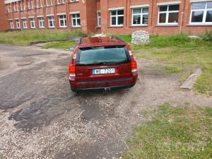 Red Volvo V70 2005 in Daugavpils, with an engine capacity of 2.40 L and mileage of 308 thousand km for 1300 €, photo 6 on AUTOMOTO.COM.LV