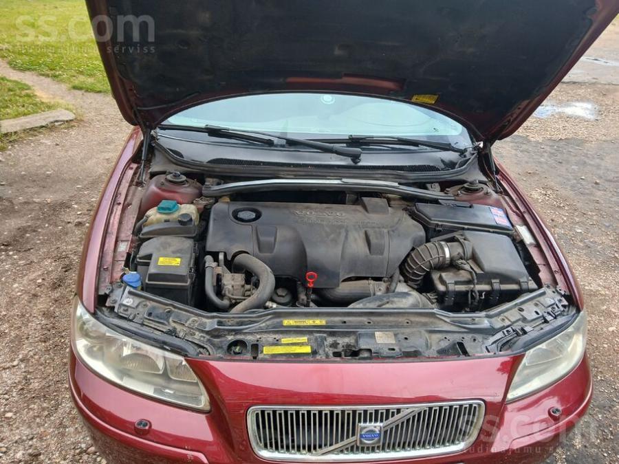 Red Volvo V70 2005 in Daugavpils, with an engine capacity of 2.40 L and mileage of 308 thousand km for 1300 €, photo 11 on AUTOMOTO.COM.LV