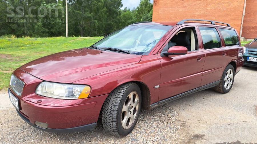Sarkans Volvo V70 2005 Daugavpils, ar dzinēja tilpumu 2.40 L un nobraukumu 308 tūkst. km par 1450 €, foto 1 vietnē AUTOMOTO.COM.LV