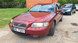 Sarkans Volvo V70 2005 Daugavpils, ar dzinēja tilpumu 2.40 L un nobraukumu 308 tūkst. km par 1450 €, foto 3 vietnē AUTOMOTO.COM.LV
