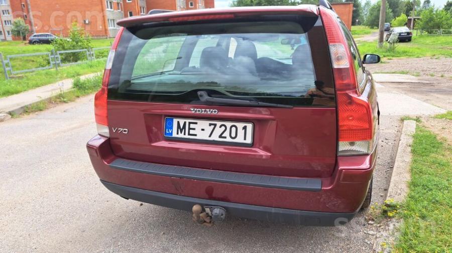 Sarkans Volvo V70 2005 Daugavpils, ar dzinēja tilpumu 2.40 L un nobraukumu 308 tūkst. km par 1450 €, foto 7 vietnē AUTOMOTO.COM.LV