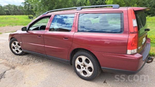 Sarkans Volvo V70 2005 Daugavpils, ar dzinēja tilpumu 2.40 L un nobraukumu 308 tūkst. km par 1450 €, foto 7 vietnē AUTOMOTO.COM.LV