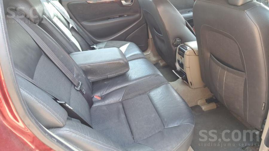 Sarkans Volvo V70 2005 Daugavpils, ar dzinēja tilpumu 2.40 L un nobraukumu 308 tūkst. km par 1450 €, foto 12 vietnē AUTOMOTO.COM.LV