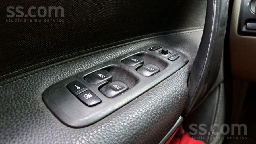 Sarkans Volvo V70 2005 Daugavpils, ar dzinēja tilpumu 2.40 L un nobraukumu 308 tūkst. km par 1450 €, foto 20 vietnē AUTOMOTO.COM.LV