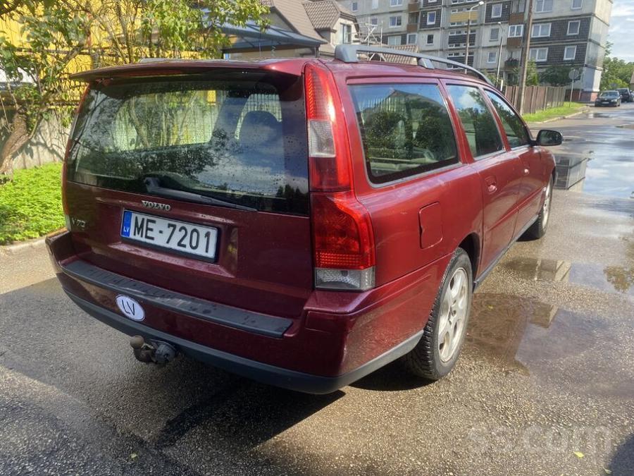 Красный Вольво В70 2005 в Рига, объемом двигателя 2.40 л и пробегом 309 тыс. км за 1850 €, фото 4 на AUTOMOTO.COM.LV
