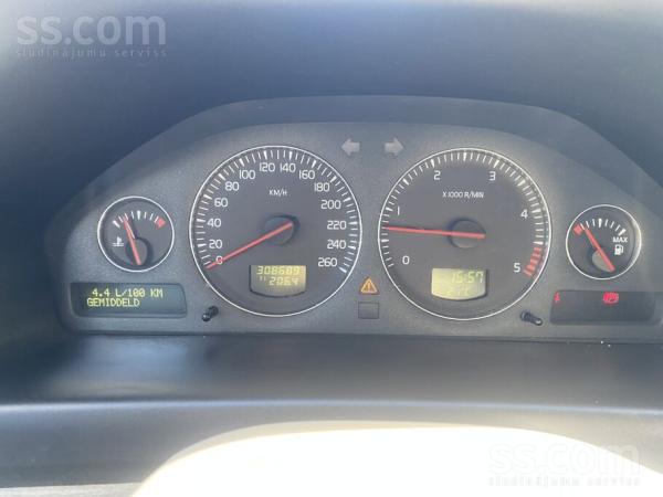 Красный Вольво В70 2005 в Рига, объемом двигателя 2.40 л и пробегом 309 тыс. км за 1850 €, фото 7 на AUTOMOTO.COM.LV