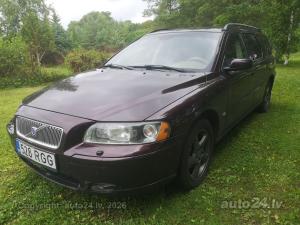 Sarkans Volvo V70 2005 Hāpsalu, ar dzinēja tilpumu 2.40 L un nobraukumu 297 tūkst. km par 999 €, foto  vietnē AUTOMOTO.COM.LV