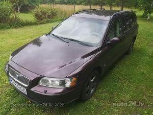 Sarkans Volvo V70 2005 Hāpsalu, ar dzinēja tilpumu 2.40 L un nobraukumu 297 tūkst. km par 999 €, foto 3 vietnē AUTOMOTO.COM.LV