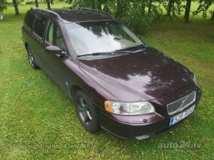 Sarkans Volvo V70 2005 Hāpsalu, ar dzinēja tilpumu 2.40 L un nobraukumu 297 tūkst. km par 999 €, foto 4 vietnē AUTOMOTO.COM.LV