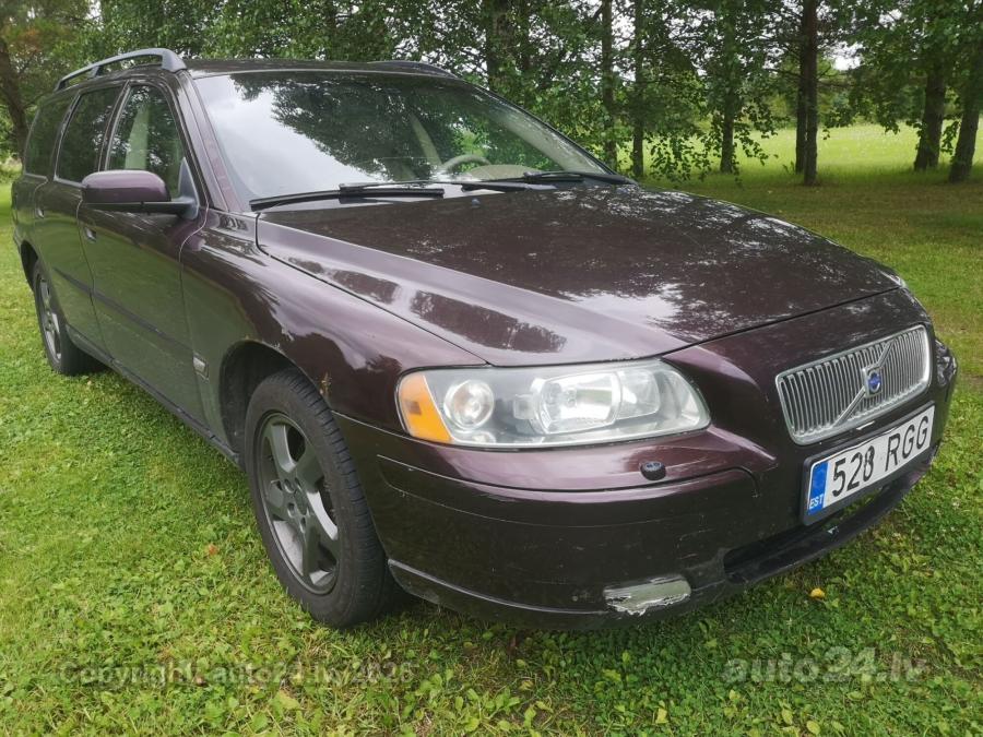 Sarkans Volvo V70 2005 Hāpsalu, ar dzinēja tilpumu 2.40 L un nobraukumu 297 tūkst. km par 999 €, foto 5 vietnē AUTOMOTO.COM.LV