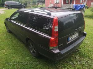 Sarkans Volvo V70 2005 Hāpsalu, ar dzinēja tilpumu 2.40 L un nobraukumu 297 tūkst. km par 999 €, foto 7 vietnē AUTOMOTO.COM.LV
