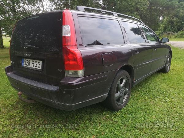 Red Volvo V70 2005 in Haapsalu, with an engine capacity of 2.40 L and mileage of 297 thousand km for 999 €, photo 7 on AUTOMOTO.COM.LV
