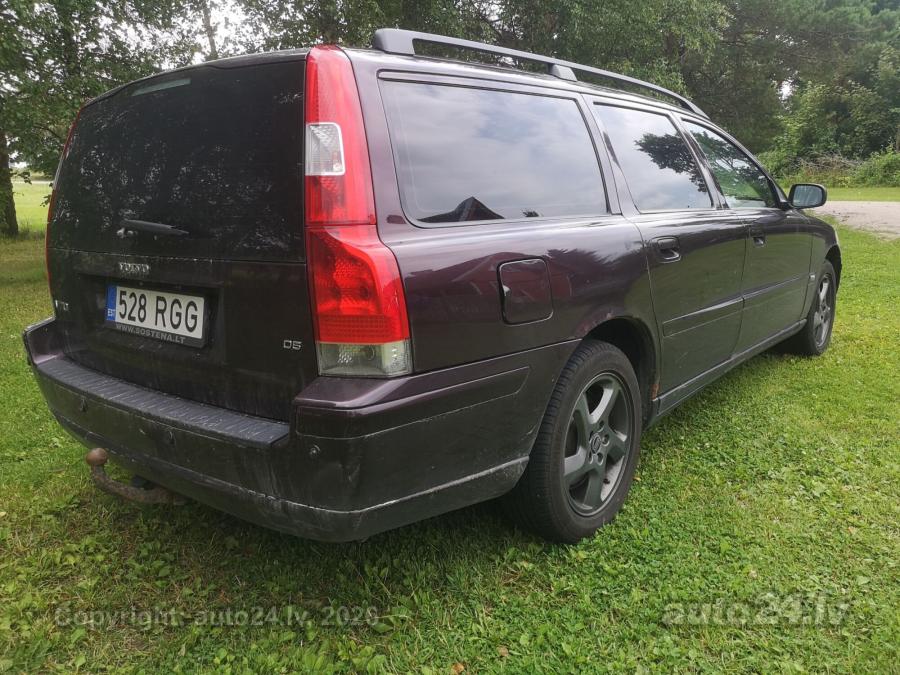 Sarkans Volvo V70 2005 Hāpsalu, ar dzinēja tilpumu 2.40 L un nobraukumu 297 tūkst. km par 999 €, foto 8 vietnē AUTOMOTO.COM.LV