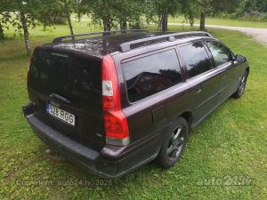 Sarkans Volvo V70 2005 Hāpsalu, ar dzinēja tilpumu 2.40 L un nobraukumu 297 tūkst. km par 999 €, foto 9 vietnē AUTOMOTO.COM.LV