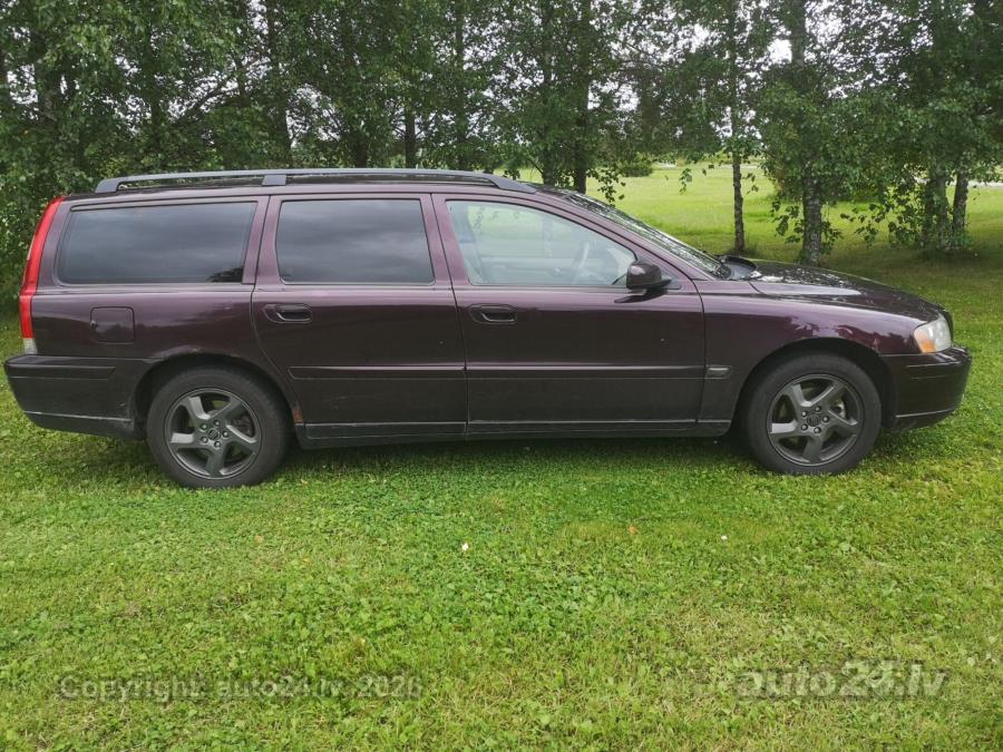 Sarkans Volvo V70 2005 Hāpsalu, ar dzinēja tilpumu 2.40 L un nobraukumu 297 tūkst. km par 999 €, foto 10 vietnē AUTOMOTO.COM.LV