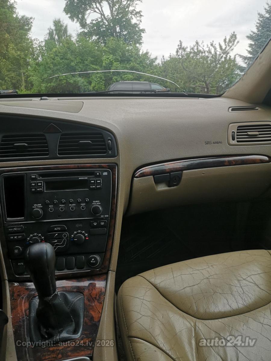 Sarkans Volvo V70 2005 Hāpsalu, ar dzinēja tilpumu 2.40 L un nobraukumu 297 tūkst. km par 999 €, foto 16 vietnē AUTOMOTO.COM.LV