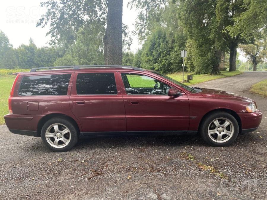 Sarkans Volvo V70 2005 Cēsis, ar dzinēja tilpumu 2.40 L un nobraukumu 442 tūkst. km par 2090 €, foto 3 vietnē AUTOMOTO.COM.LV