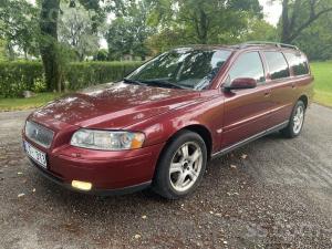 Sarkans Volvo V70 2005 Cēsis, ar dzinēja tilpumu 2.40 L un nobraukumu 442 tūkst. km par 2090 €, foto 4 vietnē AUTOMOTO.COM.LV