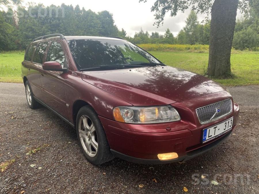 Sarkans Volvo V70 2005 Cēsis, ar dzinēja tilpumu 2.40 L un nobraukumu 442 tūkst. km par 2090 €, foto 5 vietnē AUTOMOTO.COM.LV