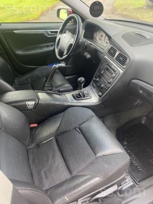 Sarkans Volvo V70 2005 Cēsis, ar dzinēja tilpumu 2.40 L un nobraukumu 442 tūkst. km par 2090 €, foto 8 vietnē AUTOMOTO.COM.LV