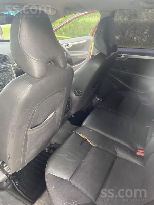 Sarkans Volvo V70 2005 Cēsis, ar dzinēja tilpumu 2.40 L un nobraukumu 442 tūkst. km par 2090 €, foto 10 vietnē AUTOMOTO.COM.LV