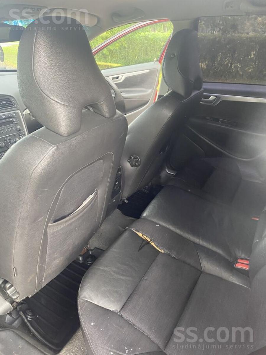 Sarkans Volvo V70 2005 Cēsis, ar dzinēja tilpumu 2.40 L un nobraukumu 442 tūkst. km par 2090 €, foto 10 vietnē AUTOMOTO.COM.LV