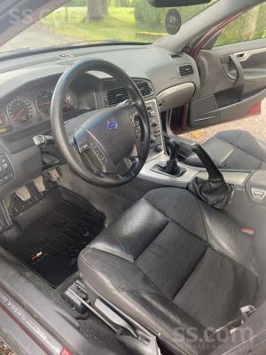 Sarkans Volvo V70 2005 Cēsis, ar dzinēja tilpumu 2.40 L un nobraukumu 442 tūkst. km par 2090 €, foto 11 vietnē AUTOMOTO.COM.LV