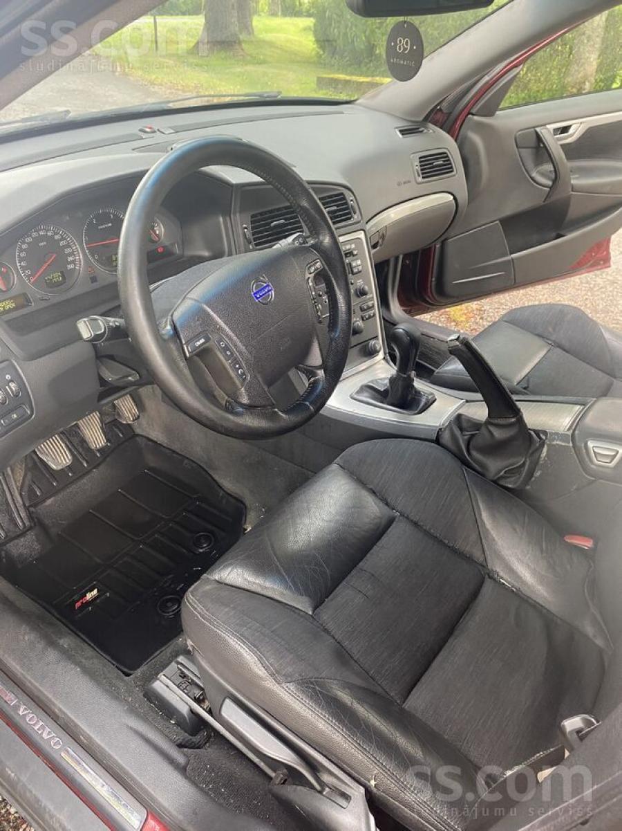 Sarkans Volvo V70 2005 Cēsis, ar dzinēja tilpumu 2.40 L un nobraukumu 442 tūkst. km par 2090 €, foto 11 vietnē AUTOMOTO.COM.LV