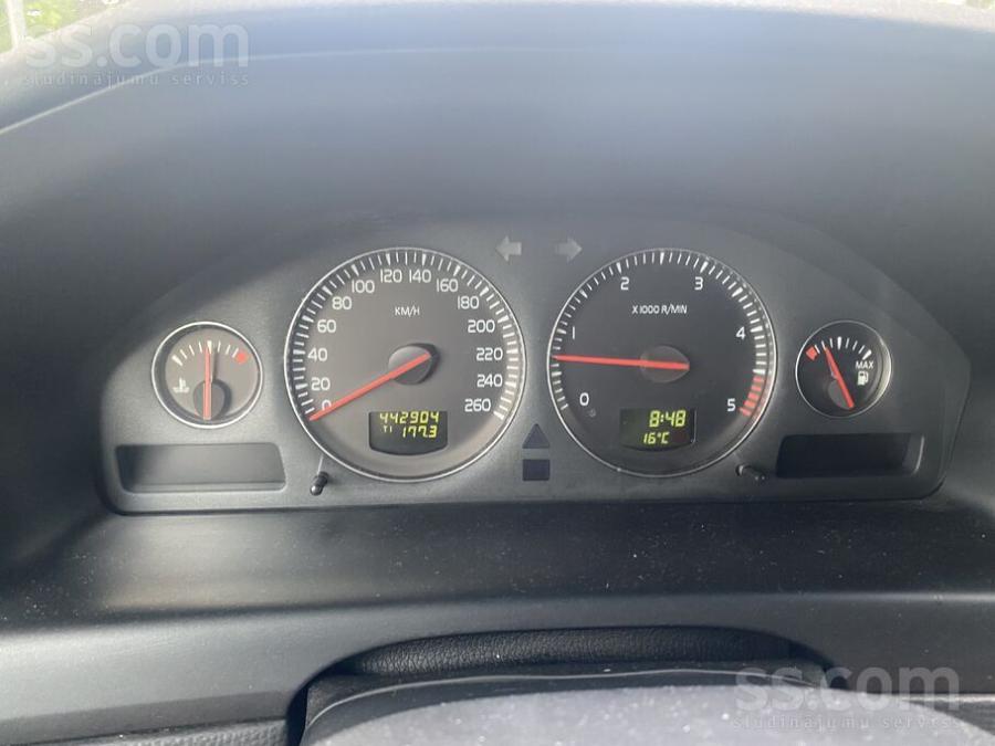 Sarkans Volvo V70 2005 Cēsis, ar dzinēja tilpumu 2.40 L un nobraukumu 442 tūkst. km par 2090 €, foto 17 vietnē AUTOMOTO.COM.LV