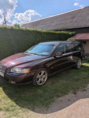 Red Volvo V70 2005 in Marijampole, with an engine capacity of 2.40 L and mileage of 380 thousand km for 1850 €, photo  on AUTOMOTO.COM.LV