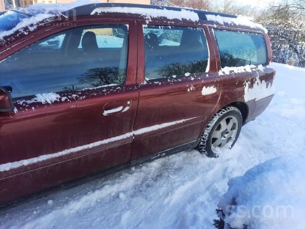 Sarkans Volvo V70 2006 Bauska, ar dzinēja tilpumu 2.40 L un nobraukumu 235 tūkst. km par 2750 €, foto 2 vietnē AUTOMOTO.COM.LV