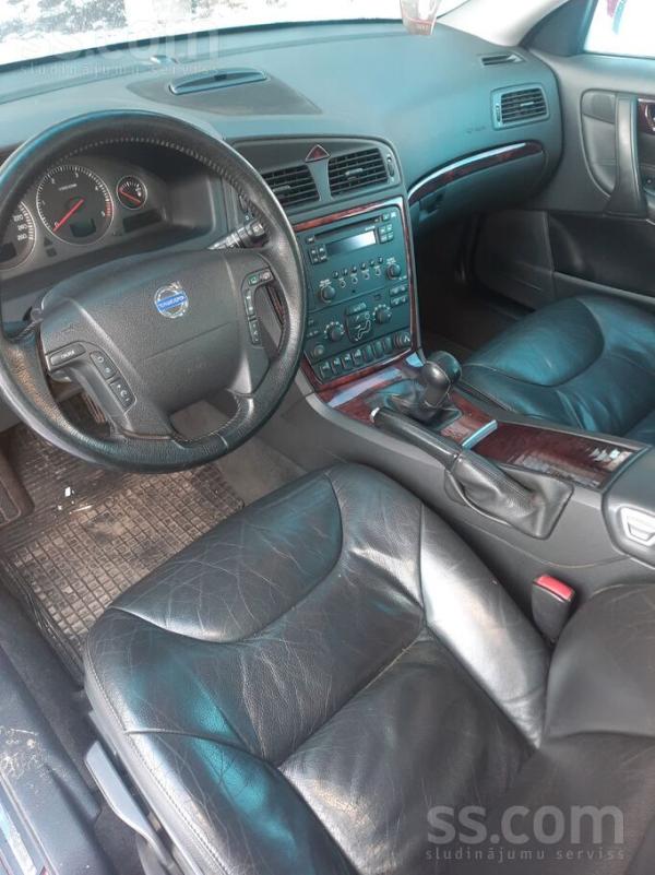 Sarkans Volvo V70 2006 Bauska, ar dzinēja tilpumu 2.40 L un nobraukumu 235 tūkst. km par 2750 €, foto 5 vietnē AUTOMOTO.COM.LV