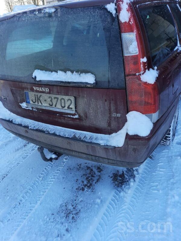 Sarkans Volvo V70 2006 Bauska, ar dzinēja tilpumu 2.40 L un nobraukumu 235 tūkst. km par 2750 €, foto 8 vietnē AUTOMOTO.COM.LV