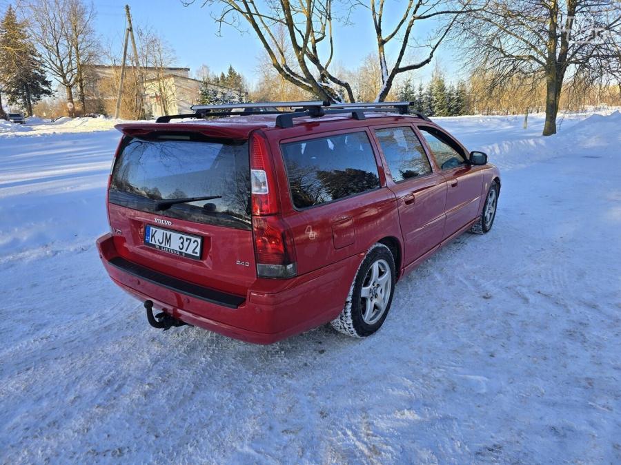 Красный Вольво В70 2006 в Радвилишкис, объемом двигателя 2.40 л и пробегом 326 тыс. км за 1780 €, фото 3 на AUTOMOTO.COM.LV