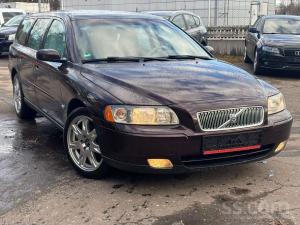 Красный Вольво В70 2006 в Рига, объемом двигателя 2.40 л и пробегом 279 тыс. км за 2950 €, фото 3 на AUTOMOTO.COM.LV