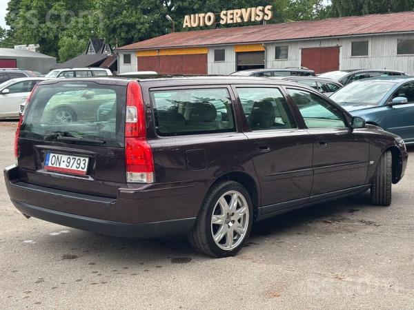 Красный Вольво В70 2006 в Рига, объемом двигателя 2.40 л и пробегом 279 тыс. км за 2950 €, фото 3 на AUTOMOTO.COM.LV