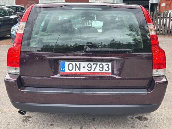Красный Вольво В70 2006 в Рига, объемом двигателя 2.40 л и пробегом 279 тыс. км за 2950 €, фото 5 на AUTOMOTO.COM.LV